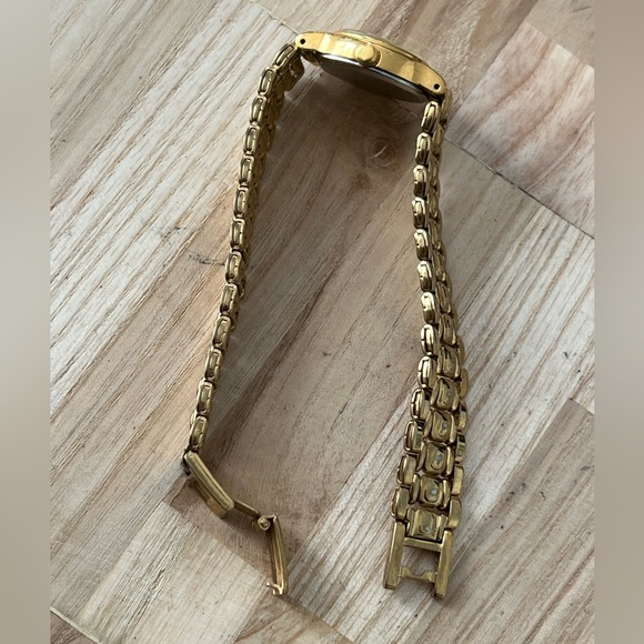 Seiko | Accessories | Seiko Ladies Watch Vintage Gold Tone Bracelet Case Dial Hands | Poshmark